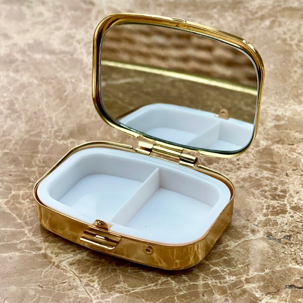 I (Heart) Cockapoos Pillbox - At home in the country